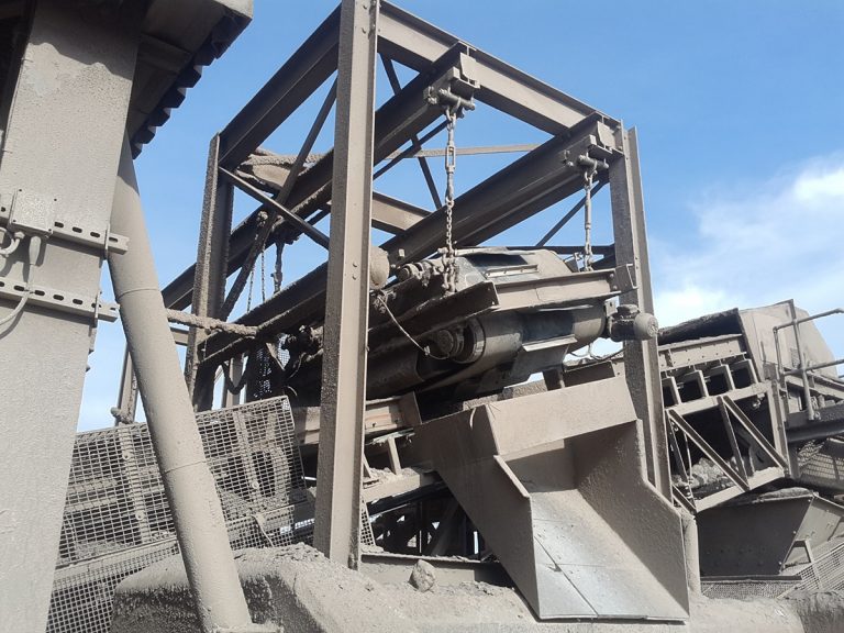 How to Remove Harmful Materials on Ore Handling Stage - JXSC Machinery